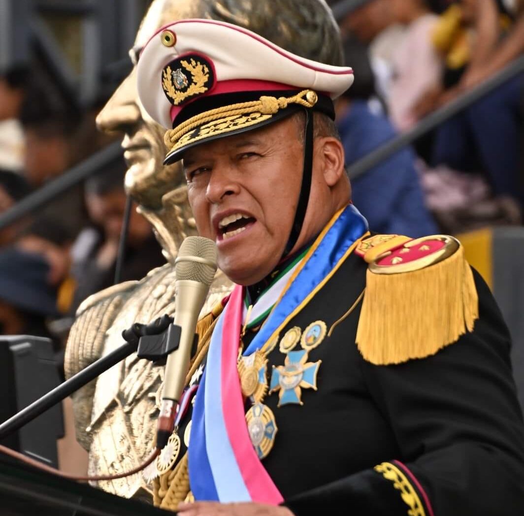 Comandante General del Ejército Boliviano desafía a «antipatrias»: «No ...